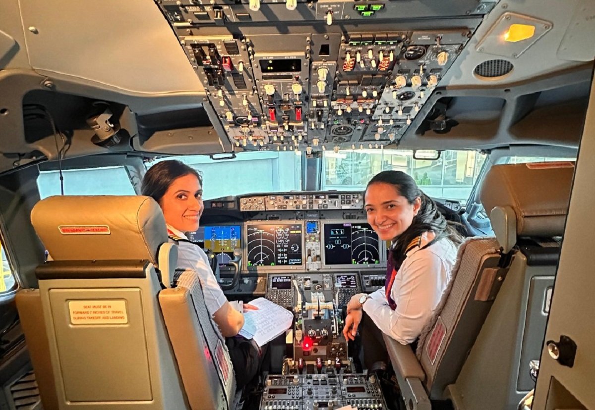 All-Woman Crew Pilots Delivery Flight Of Akasa Air’s Landmark 25th ...